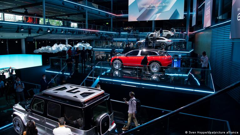 Munich hosts its first IAA motor show – DW – 09/05/2021