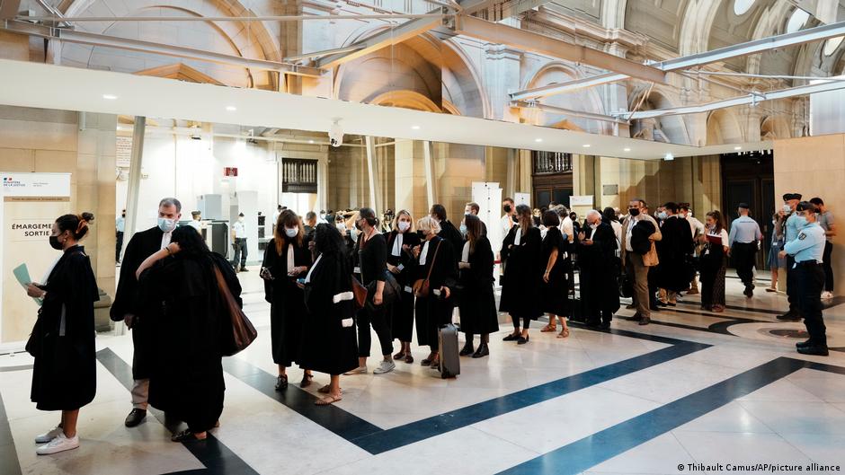 Paris 2015 attacks: Trial of 20 men begins – DW – 09/08/2021
