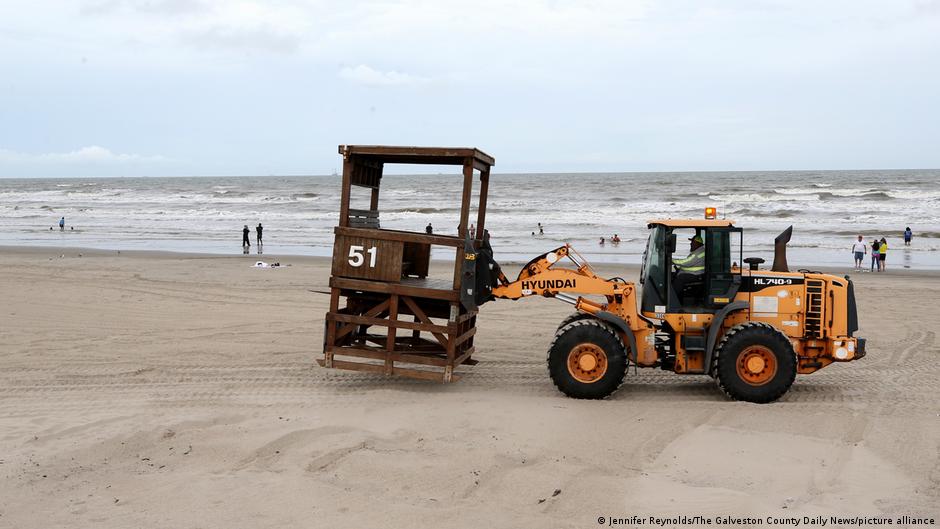 US: Hurricane Nicholas makes landfall in Texas