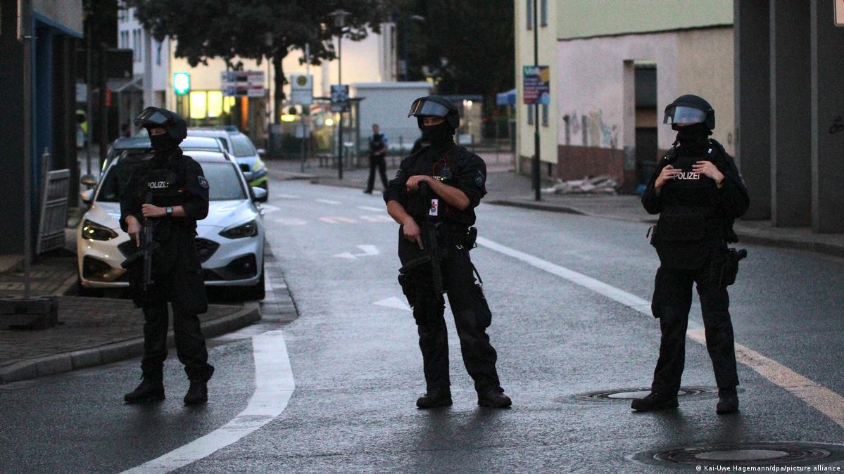 Germany: Police respond to threat at synagogue – DW – 09/16/2021