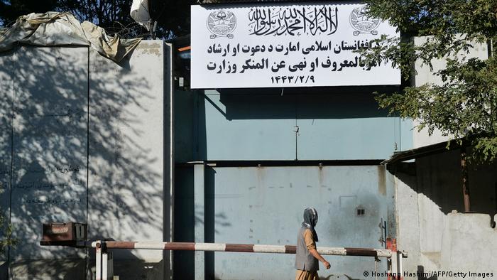 Afghanistan: More signs of Taliban restricting women′s rights | News ...