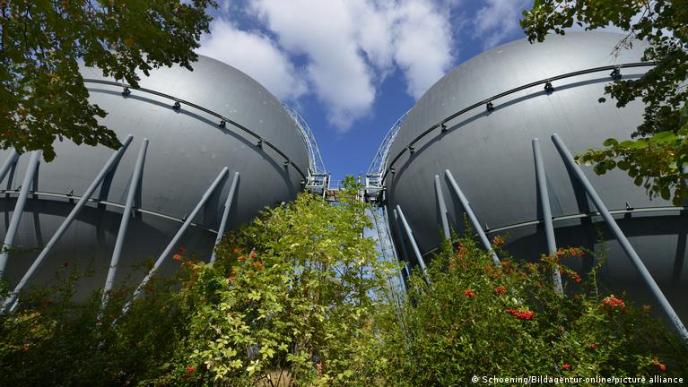 Germany's gas storage levels hit 100% capacity – DW – 11/15/2022