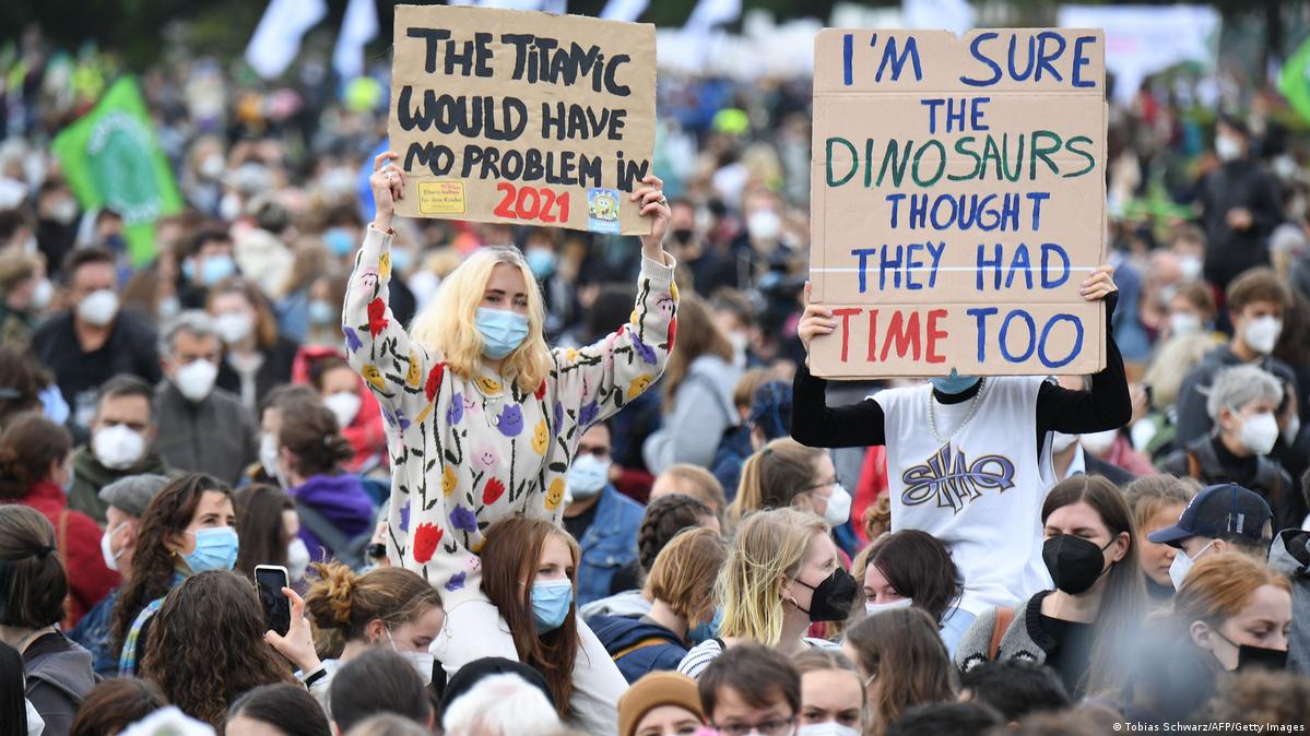 Germany: Climate protesters rally with Thunberg in Berlin – DW – 09/24/2021