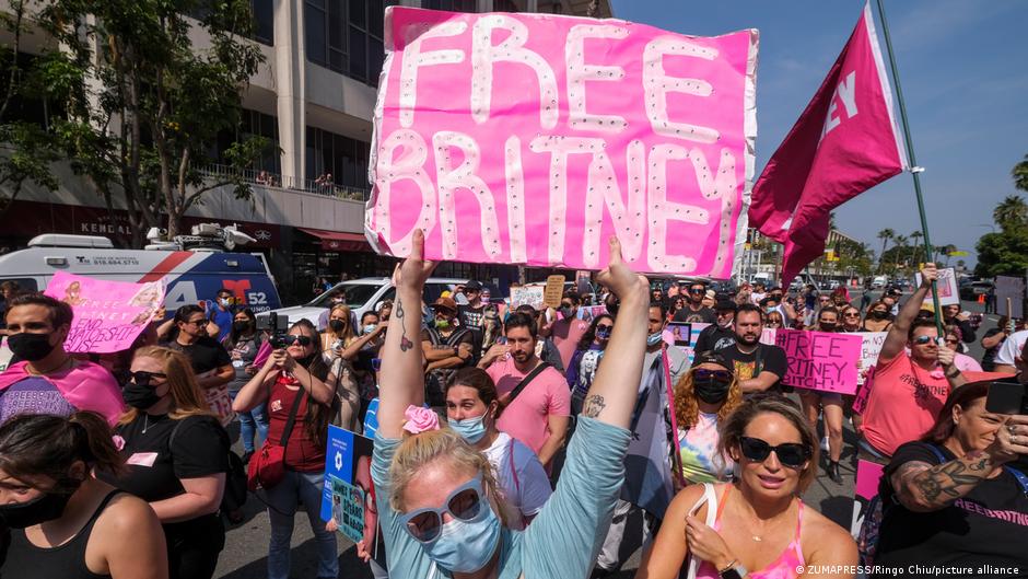 Britney Spears' father removed as conservator – DW – 09/30/2021