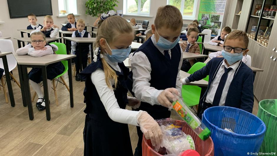 Tackling Russia's garbage problem – DW – 10/06/2021