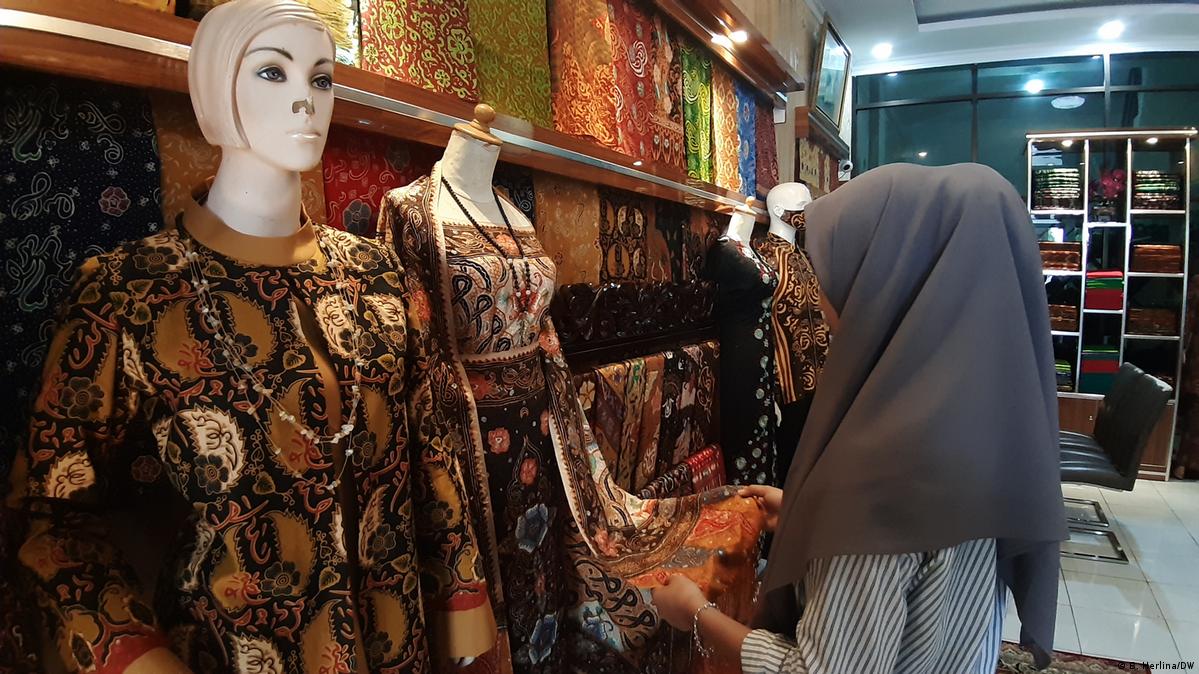 Melihat Pembuatan Batik Kain Besurek, Warisan Budaya Bengkulu – DW – 02 ...