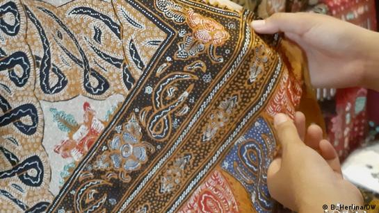 Pengusaha Batik Besurek di Bengkulu Bertahan Digempur Zaman – DW – 02. ...