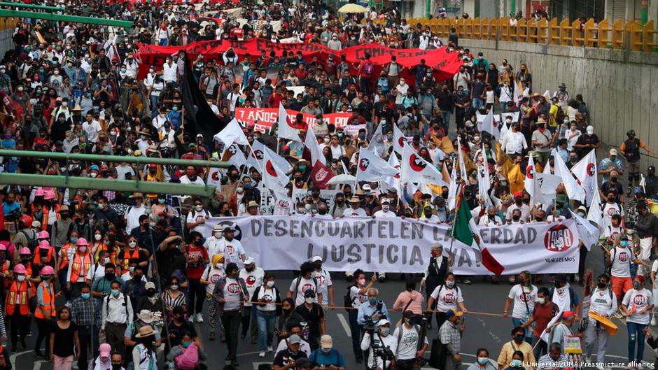 México recuerda la masacre de Tlatelolco con manifestaciones – DW – 03 ...