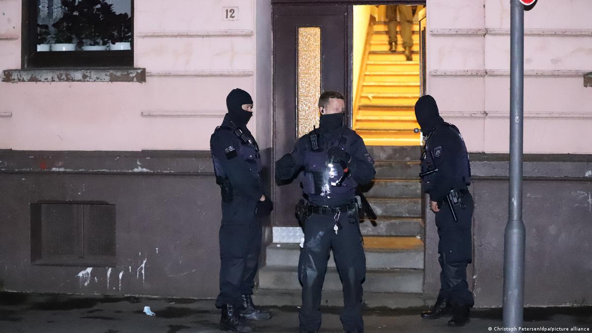 Germany: Mass police raids target money laundering network – DW – 10/06 ...