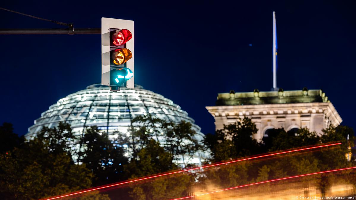 Germany: 3-way exploratory coalition talks begin – DW – 10/07/2021