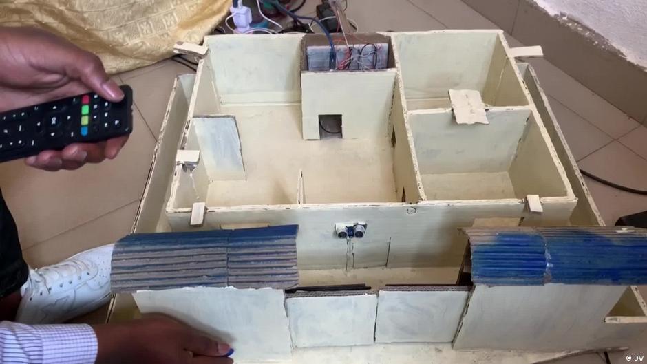 Congo: Making valuable electronics from scraps – DW – 10/07/2021