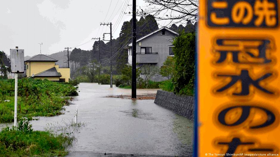 Japan bids to harness the energy of super typhoons – DW – 10/12/2021