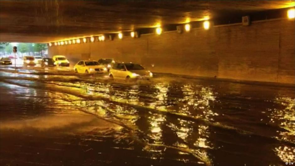 Defying the deluge - flood prevention in cities – DW – 10/26/2021