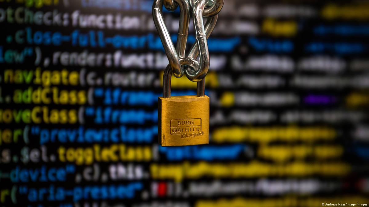 Suspected hackers nabbed in European sting – DW – 11/08/2021