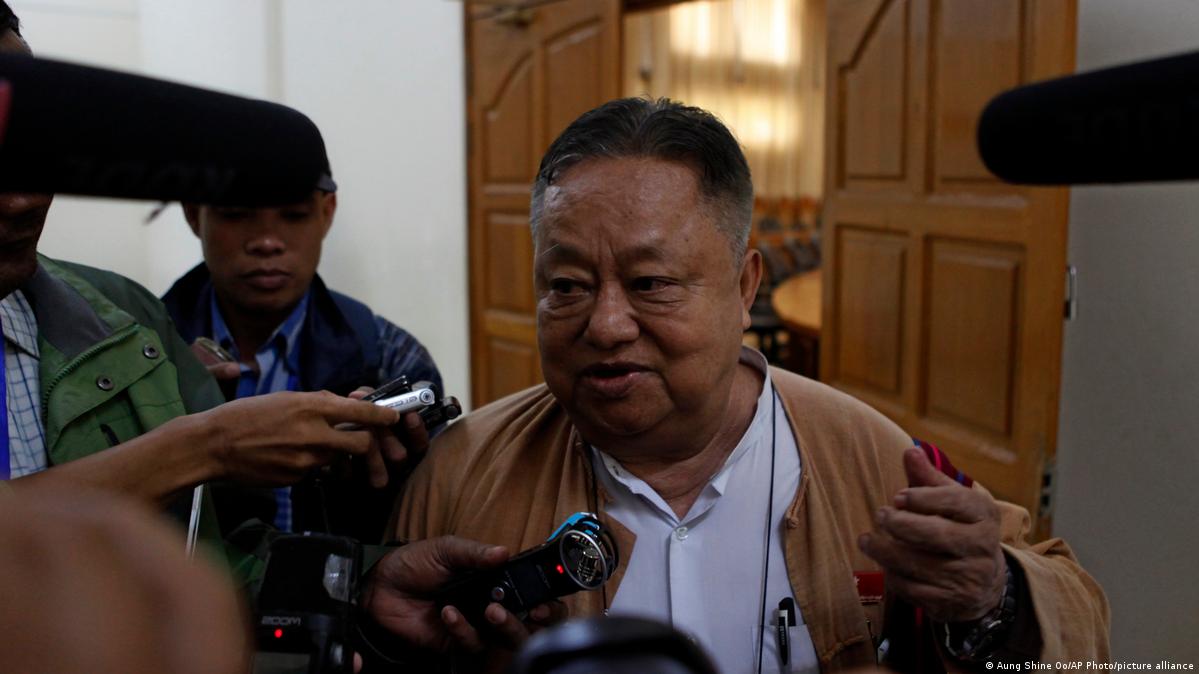 Suu Kyi aide jailed for 20 years for treason: lawyer – DW – 10/29/2021