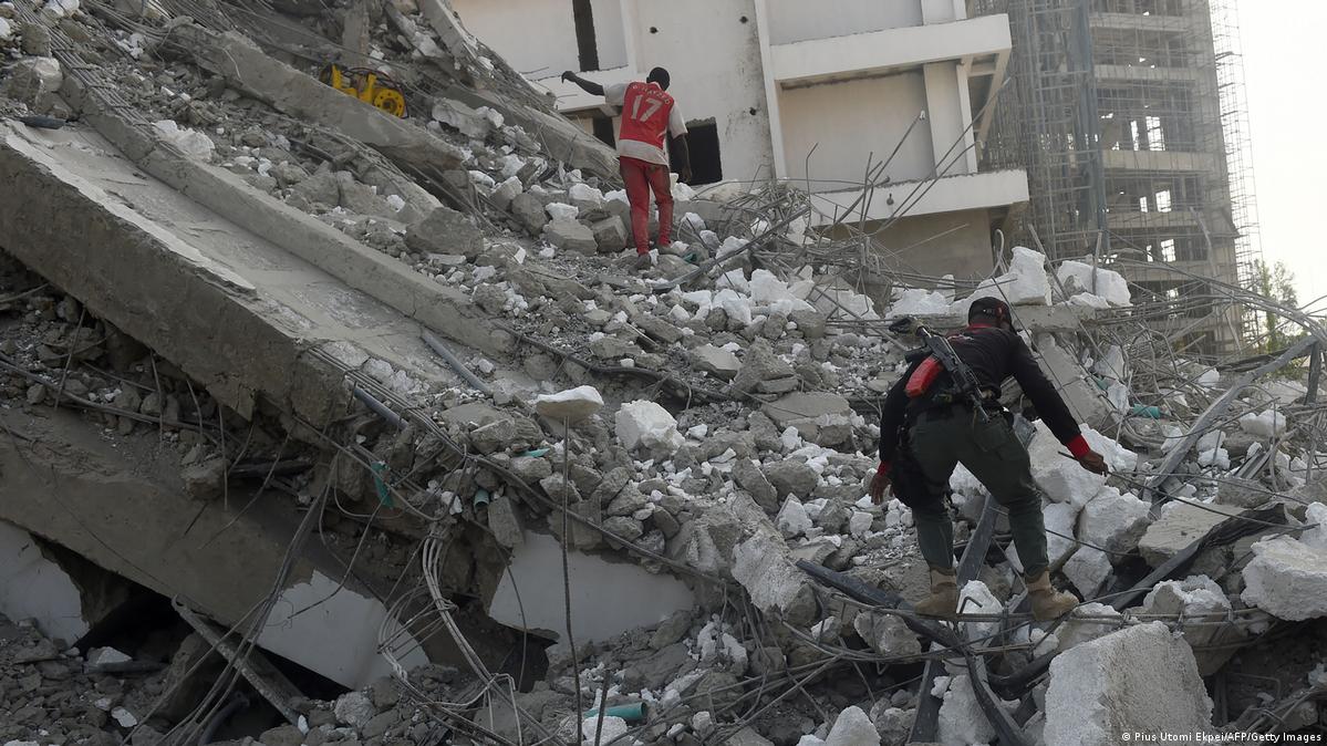 Lagos high-rise collapses trapping workers – DW – 11/01/2021