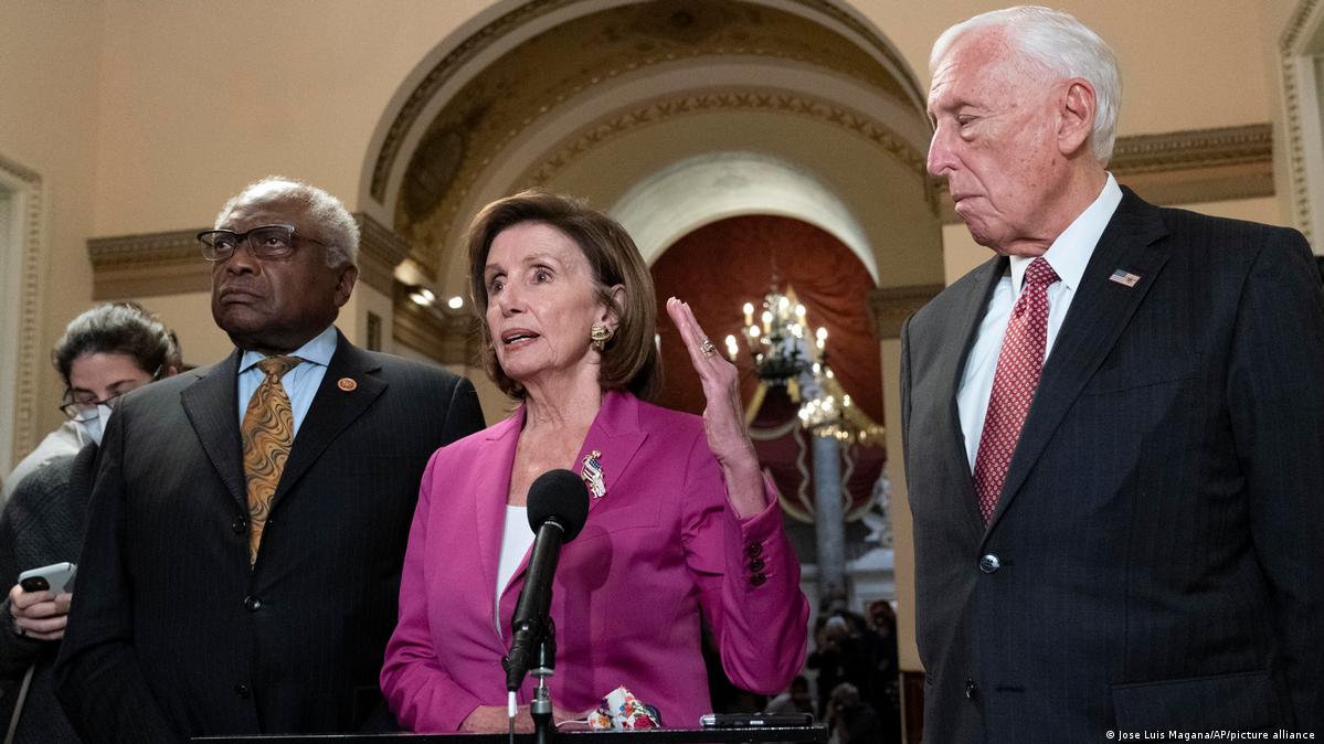 US Congress passes Biden's sweeping infrastructure bill