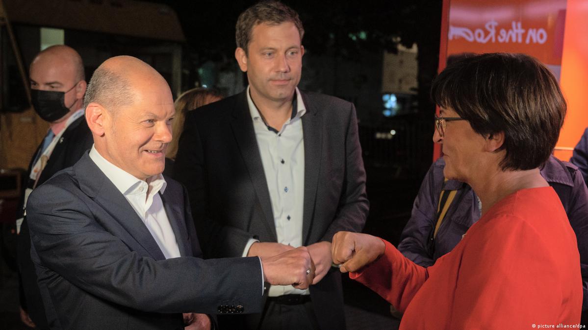 SPD selects new leadership with demonstrative harmony – DW – 11/08/2021