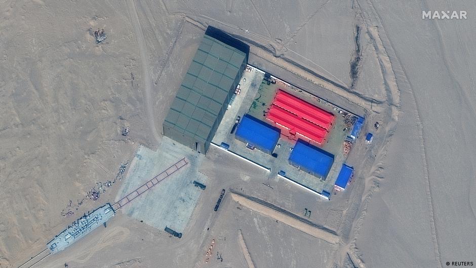 Mock-ups of US ships used as Chinese targets – DW – 11/08/2021