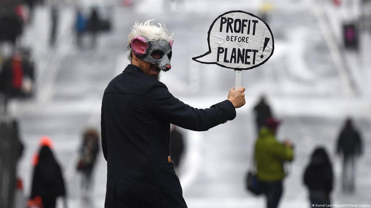 Creative protests in Glasgow – DW – 11/13/2021