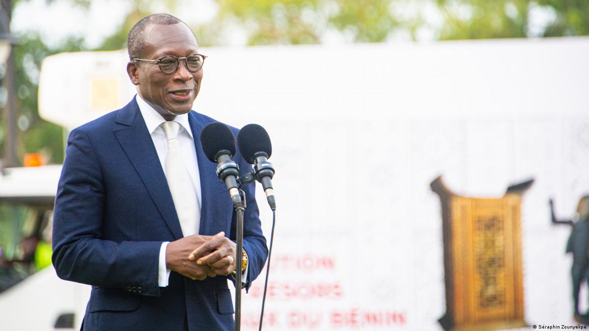 Une visite pour parler sécurité et transition démocratique – DW – 19/07 ...