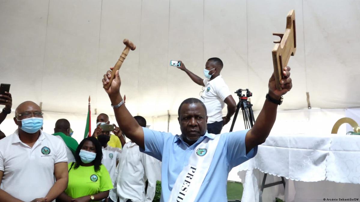 Presidência do MDM: Simango sucede a Simango – DW – 06/12/2021