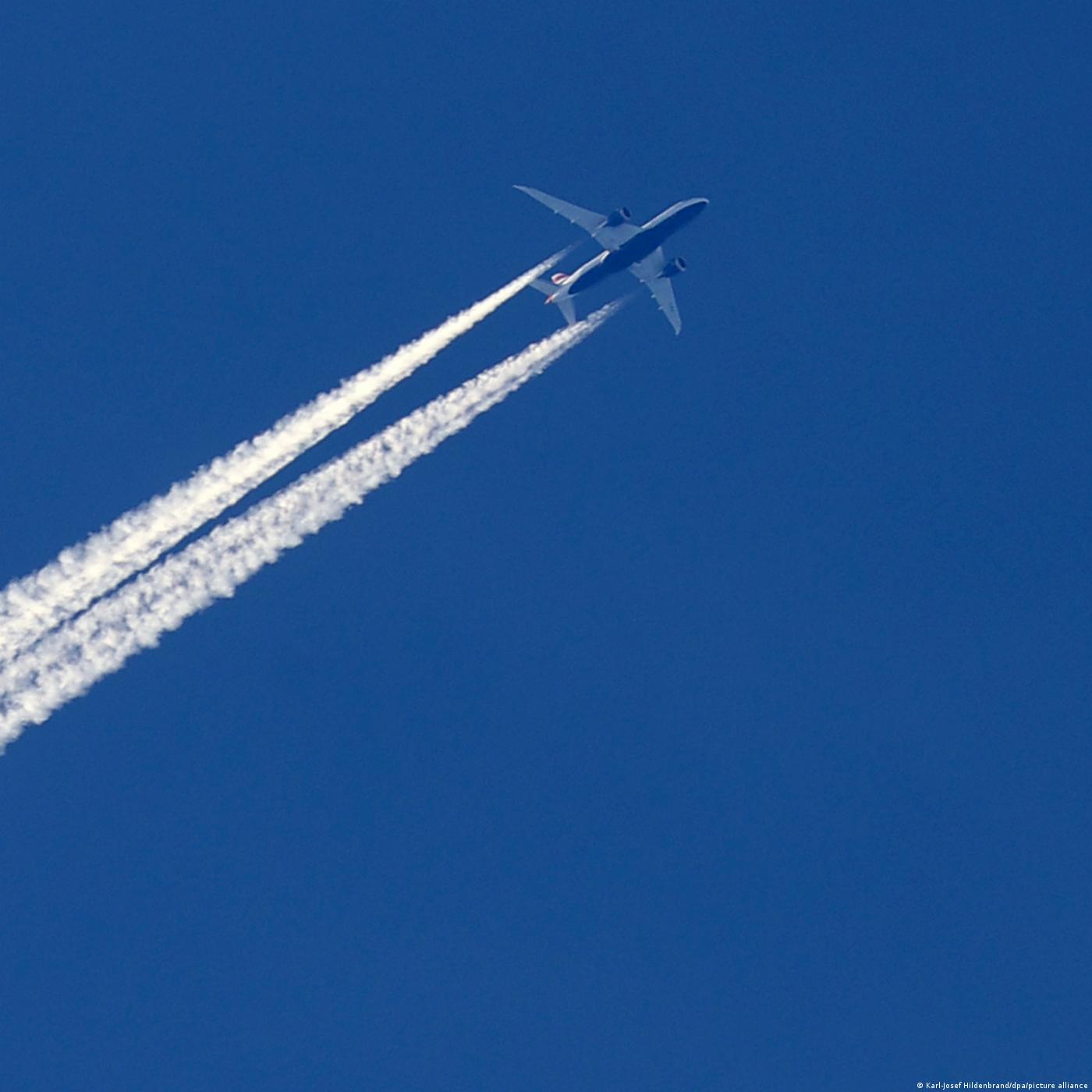 What are contrails and how do they form? – Tomorrow Today: The Science ...