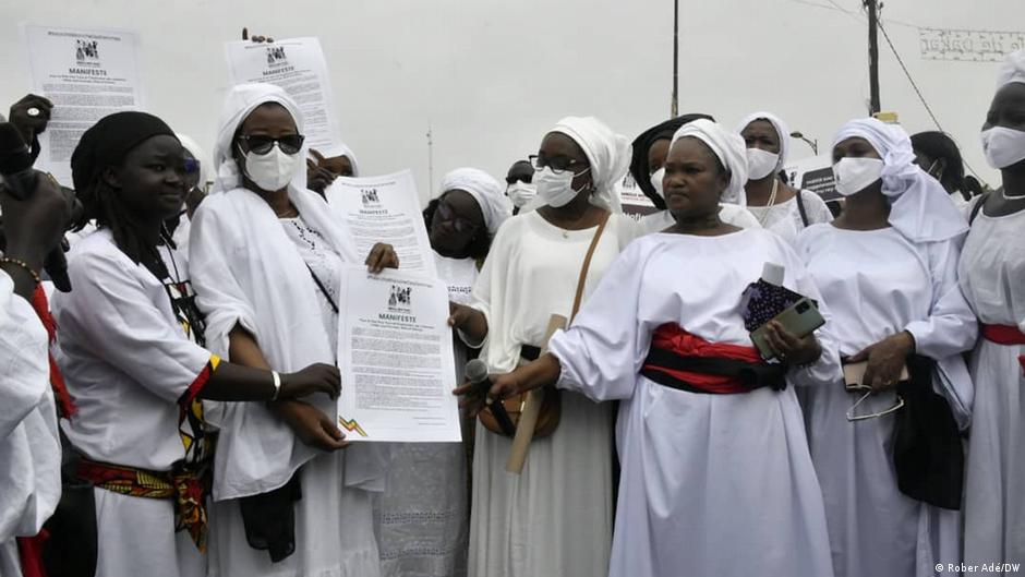 Ecoutez le reportage de Robert Adé – DW – 20/12/2021