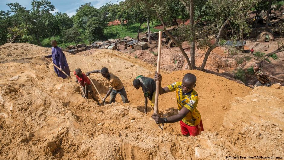 Une bavure de l'armée dans la mine de Tamou au Niger ? – DW – 27/10/2022