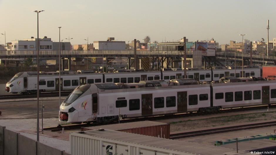Sénégal : entrée en service du Train Express Régional – DW – 27/12/2021