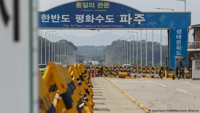 Defector crosses armed border into North Korea | News | DW | 02.01.2022