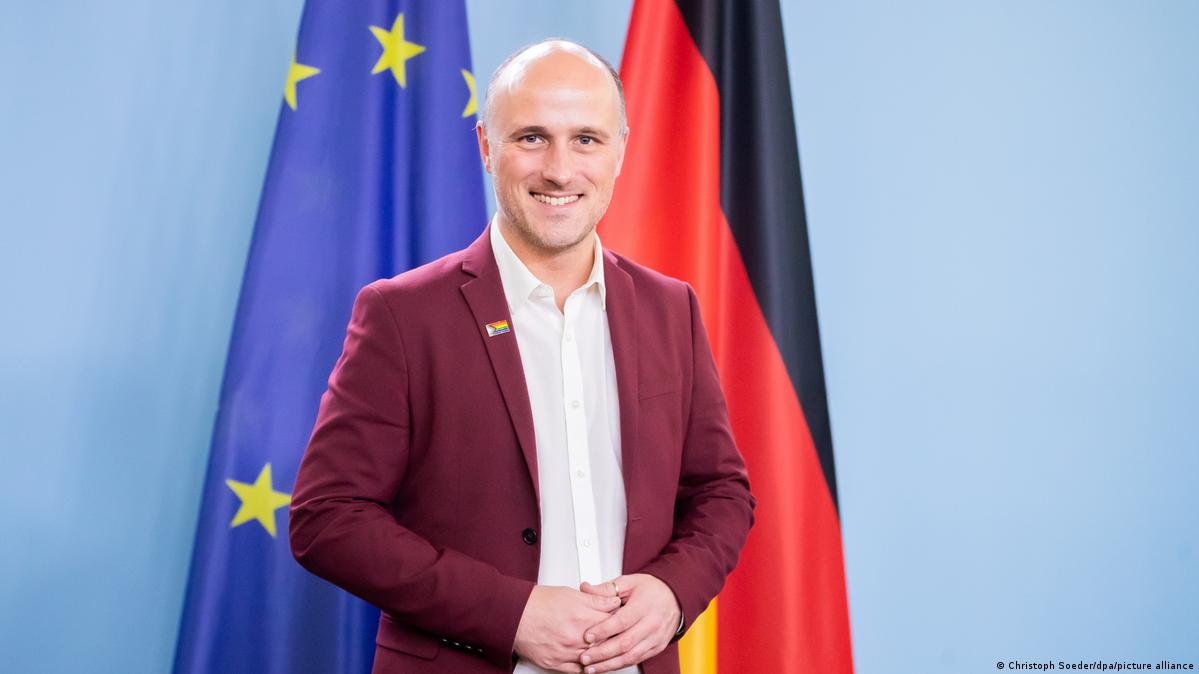 Aktionsplan gegen LGBTQ-Feindlichkeit – DW – 08.01.2022