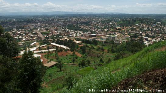 Cameroon's 'ghost town' days: How residents cope in lockdown – DW – 10 ...