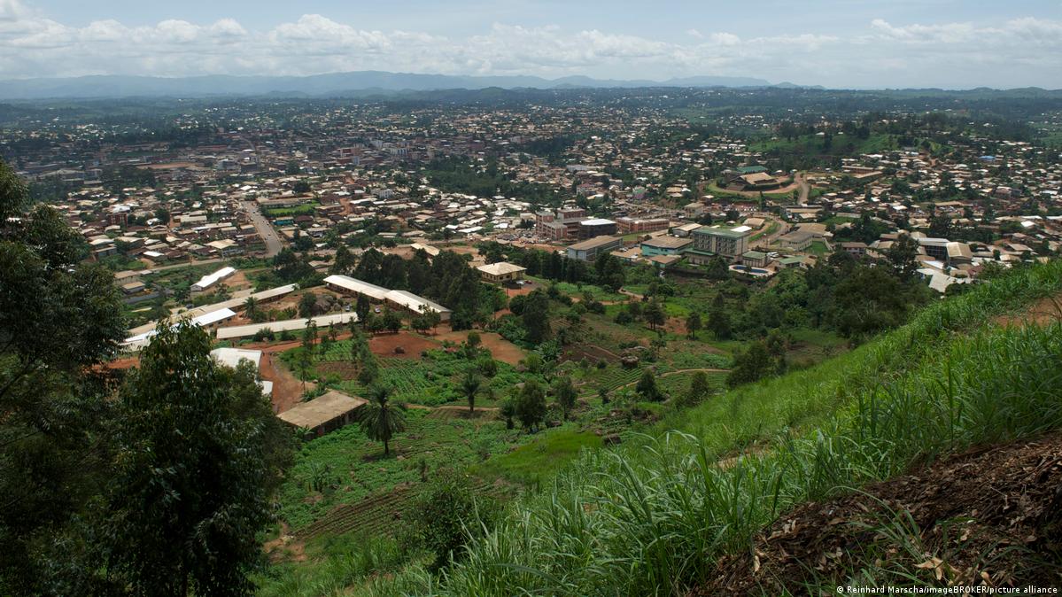 Cameroon's 'ghost town' days: How residents cope in lockdown – DW – 10 ...