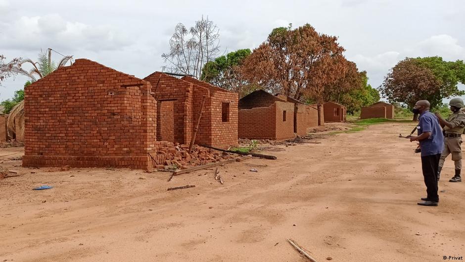 Deslocados de Mecula dizem que a comida não chega – DW – 18/01/2022