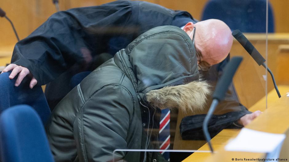 Germany tries Syrian doctor for torture – DW – 01/19/2022