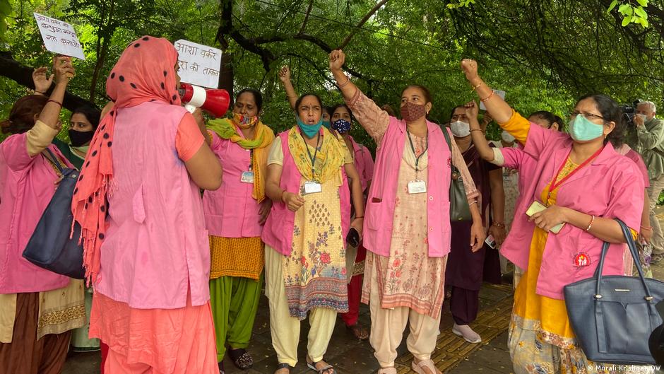 India: Community health workers bear brunt of COVID efforts – DW – 01 ...