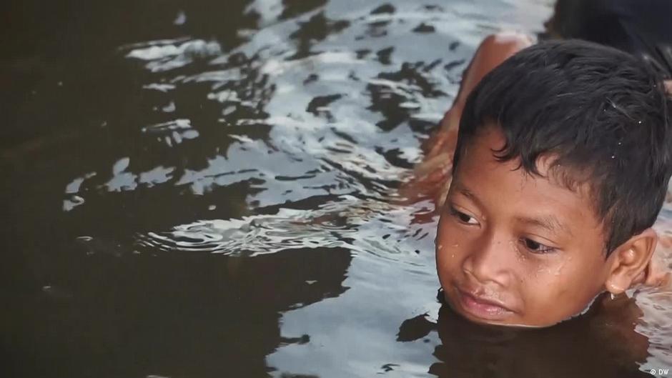 Flooding forces Indonesian villagers to flee – DW – 01/27/2022