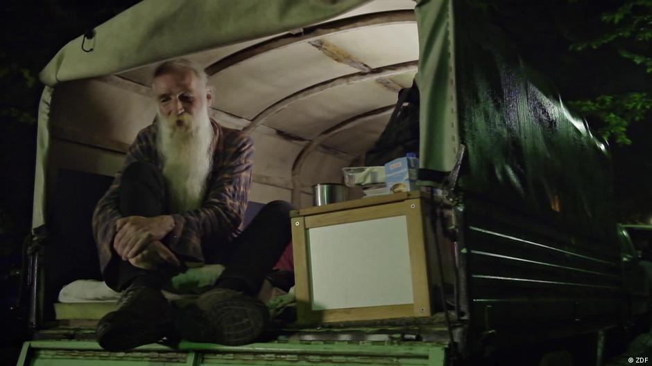 Living without a home - What if you can’t afford one? – DW – 01/31/2022