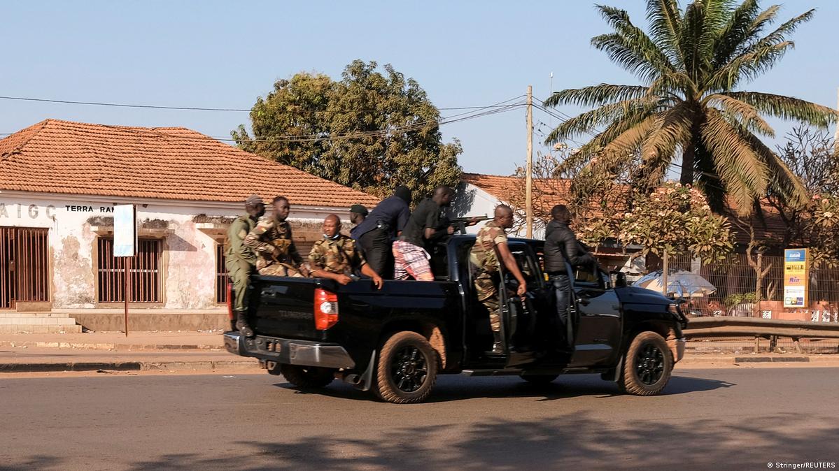 Guiné-Bissau: Ex-comandante condenado a oito anos de prisão – DW – 02 ...