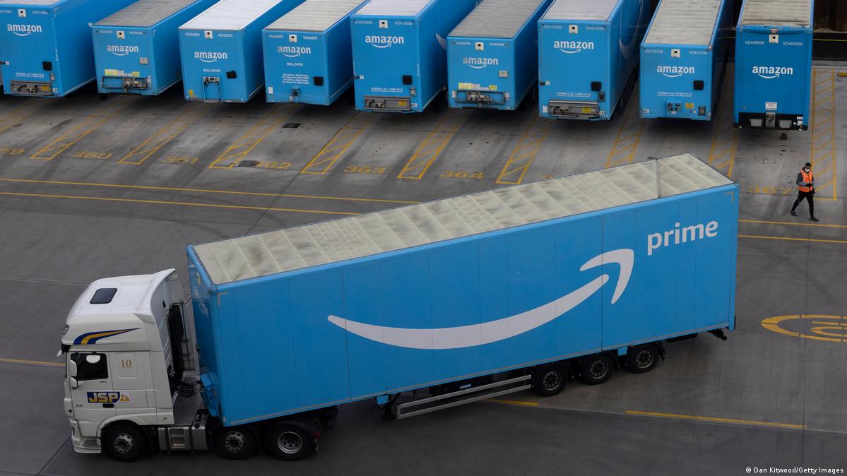 US sues Amazon for running 'illegal monopoly'