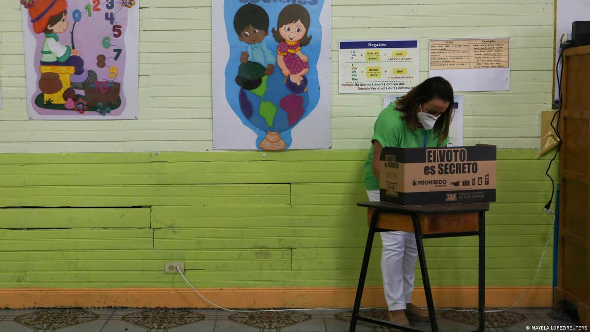 Costa Rica inicia jornada de elecciones