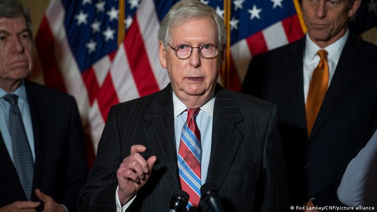 US: Mitch McConnell hospitalized after fall – DW – 03/09/2023
