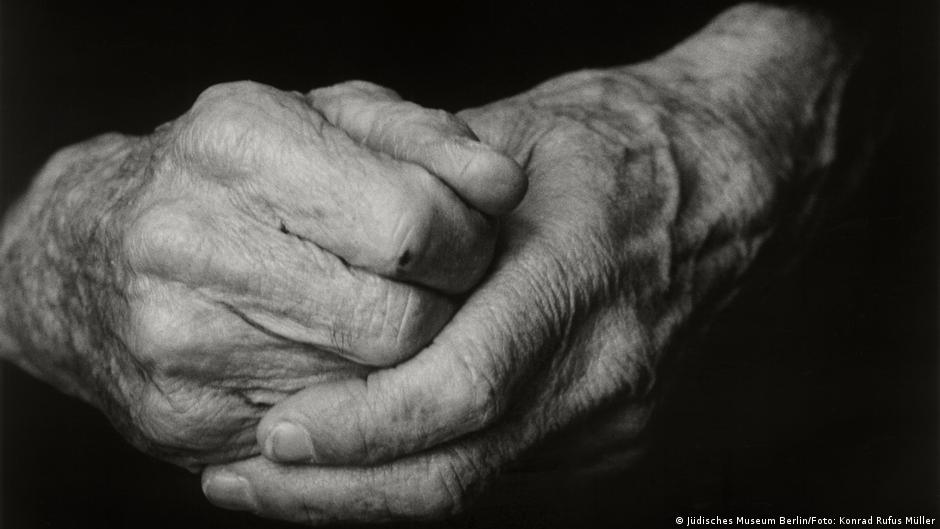 Portraits of Holocaust survivors at Berlin's Jewish Museum – DW – 02/16 ...