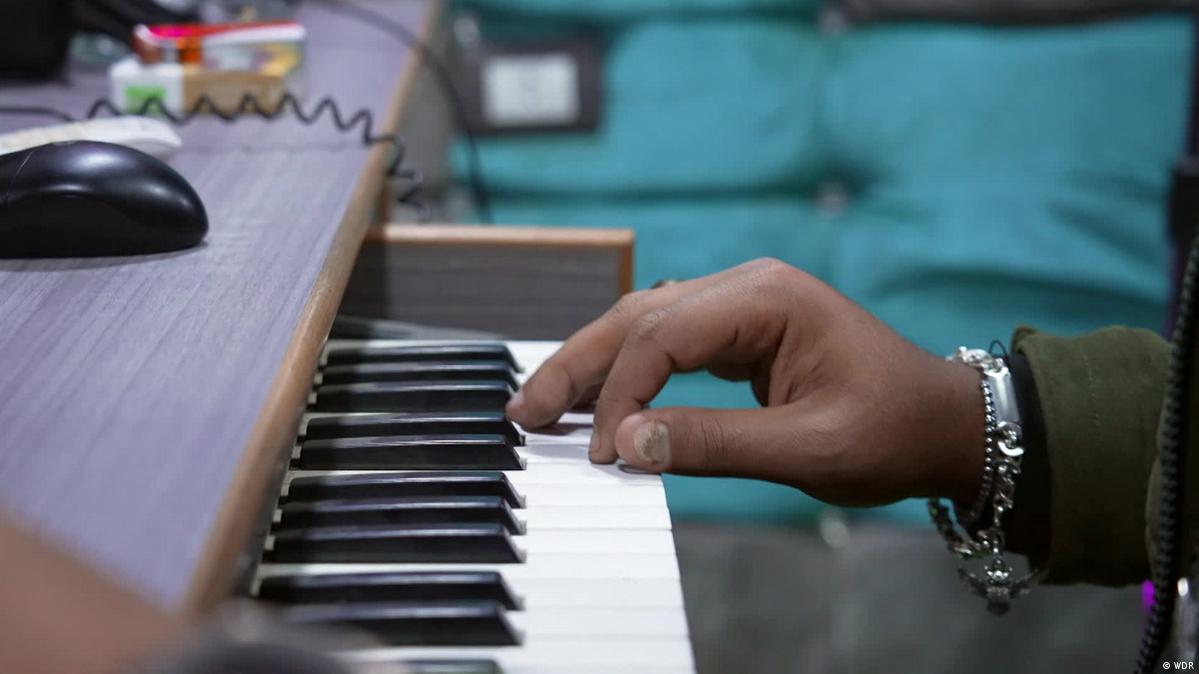 Egypt - Mahraganat, the Sound of the Street – DW – 02/18/2022