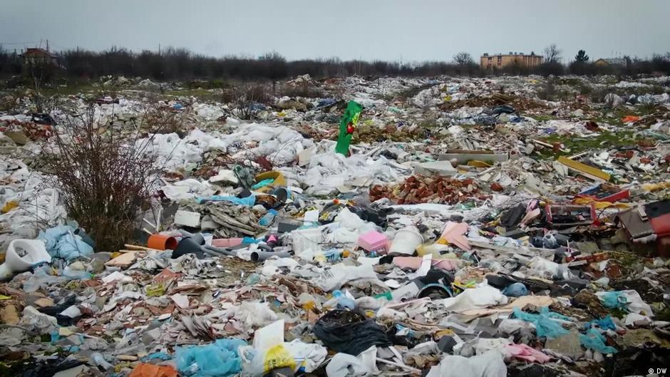 Investigating Romania's illegal trash industry – DW – 05/25/2022