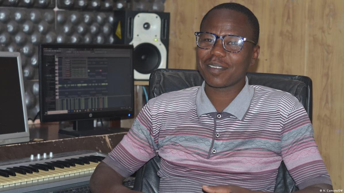 Rapper angolano crítico do MPLA alvo de ameaças em Malanje – DW – 04/03 ...