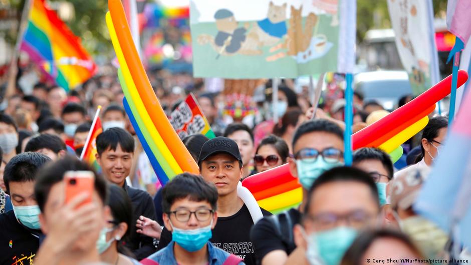 Taiwan gay couple seeks foreign marriage equality – DW – 05/31/2022