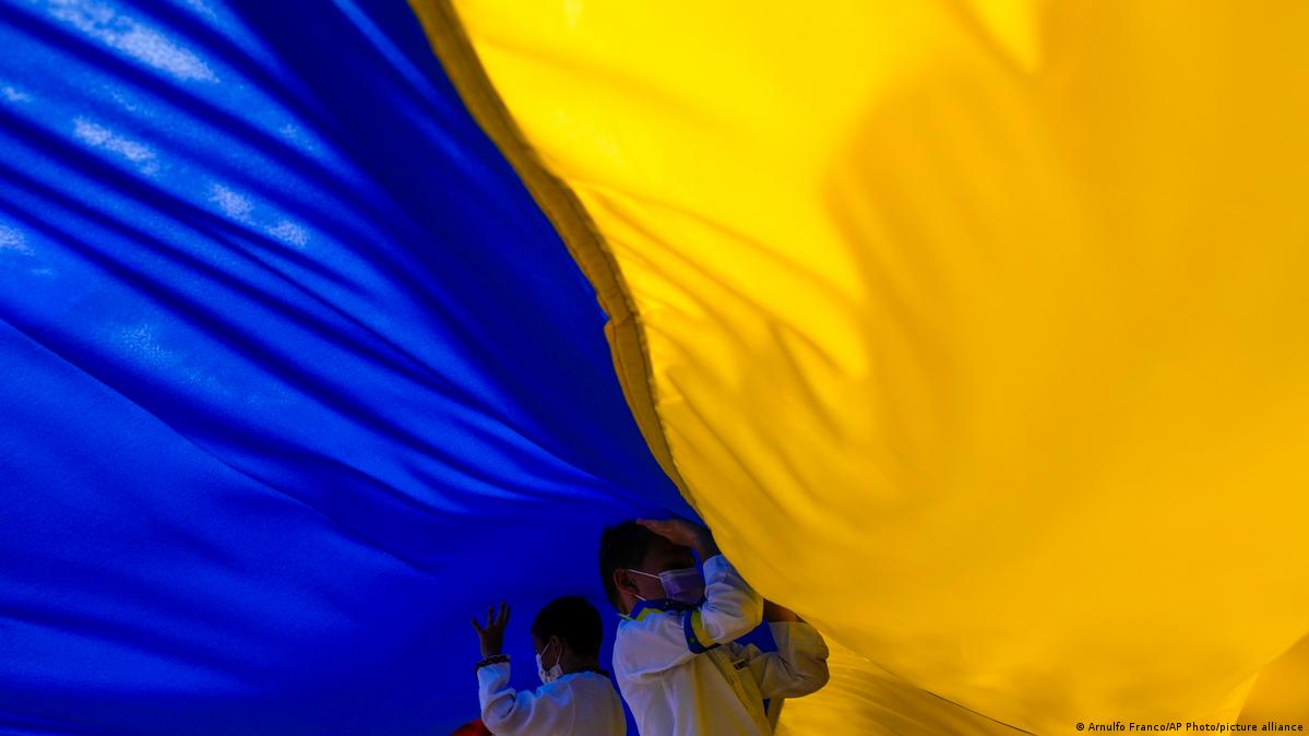 Miss Ucrania rechaza compartir habitación con modelo rusa – DW – 06/10/2022