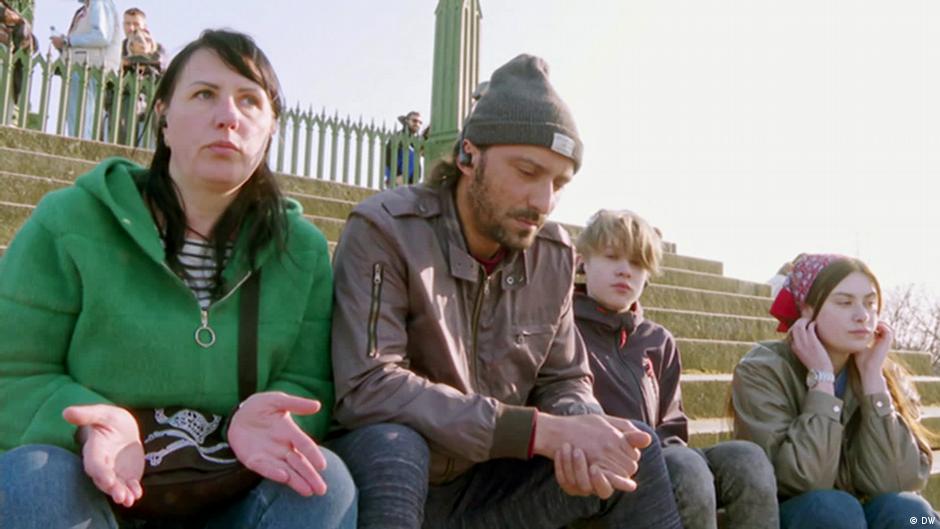 Fleeing war for an uncertain future – DW – 03/29/2022